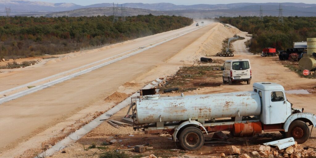 Divide and Rule: EBRD and EC decision-making on Corridor Vc South ...