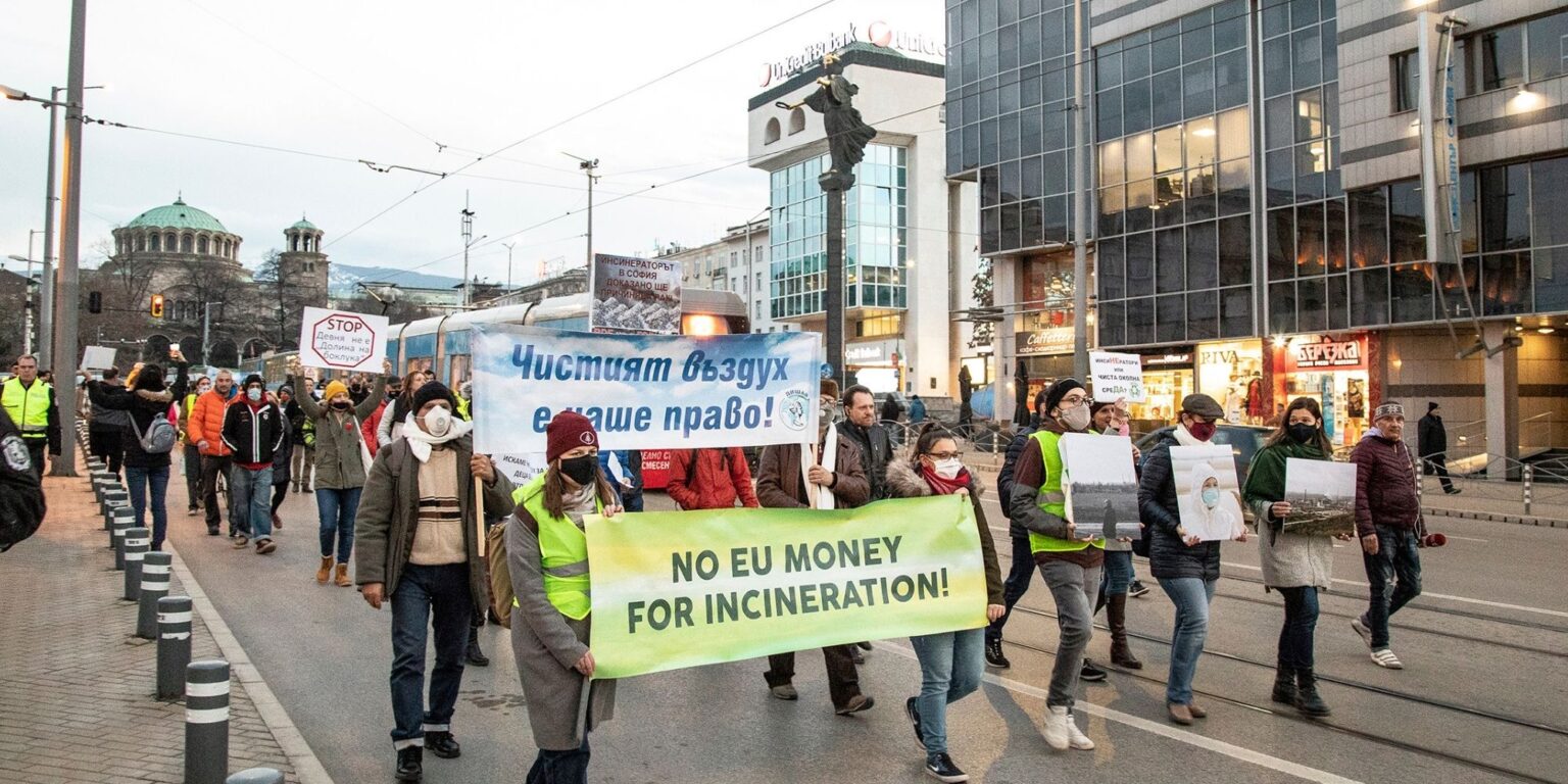 Demonstrators demand cleaner skies as Bulgaria presses on with ...